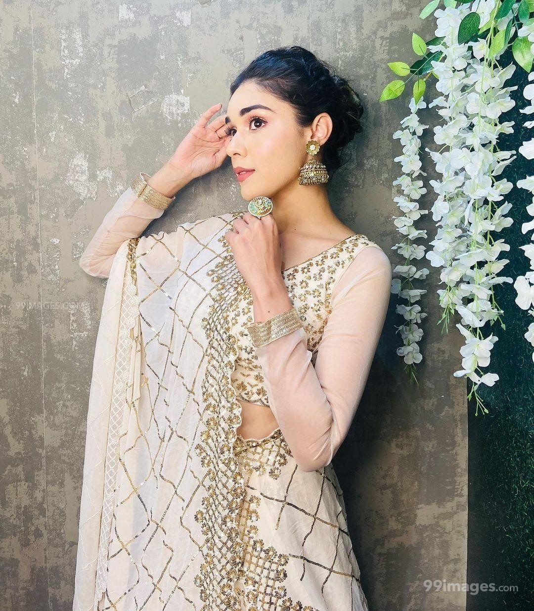 Eisha Singh: Hot Photos, Beautiful Wallpaper, Pics, New Images