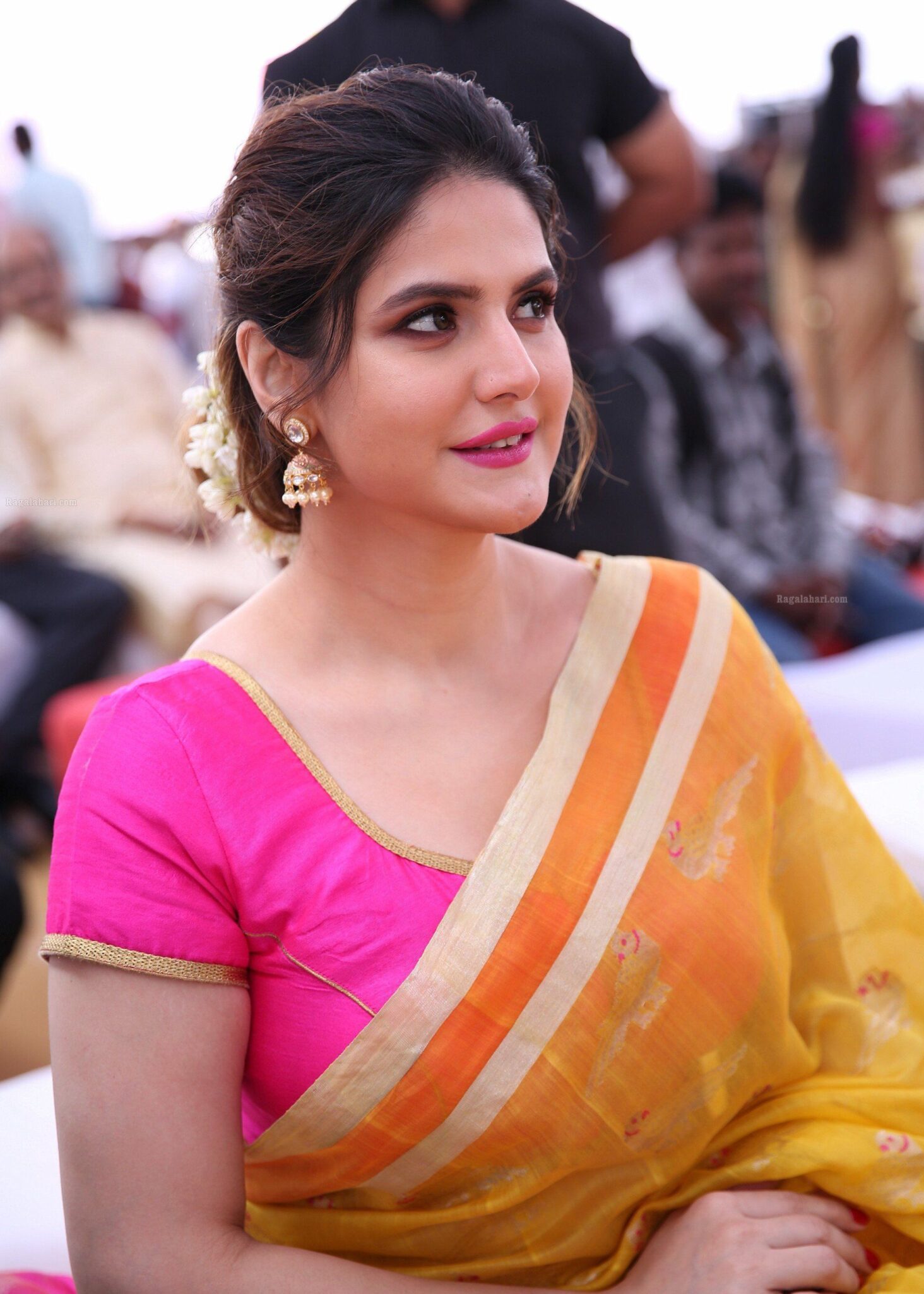 Zareen Khan Hot | Photos | Pics | New Images & HD Wallpapers