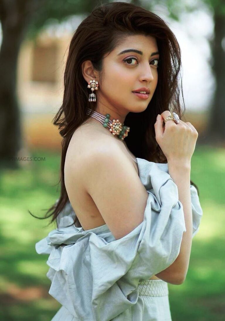 Pranitha Subhash Hot Photos | Pics | New Images & Wallpapers