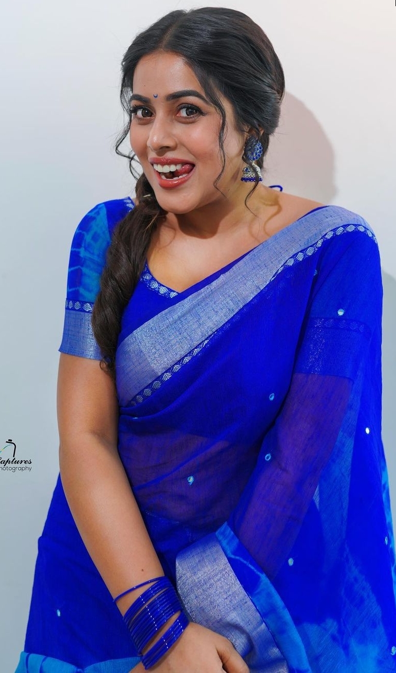 Shamna Kasim Hot | Photos | Pics | New Images & HD Wallpapers
