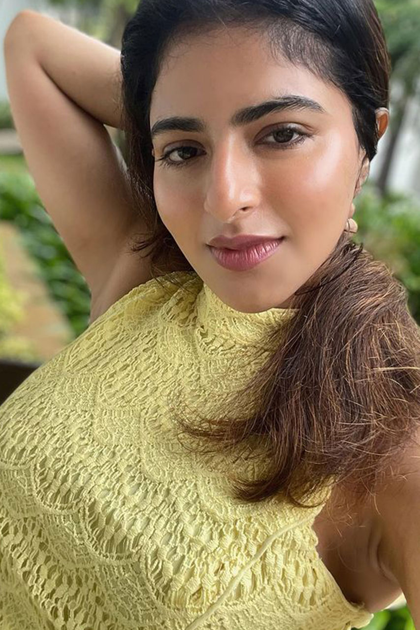 Iswarya Menon Hot Photos | Pics | New Images & Wallpapers