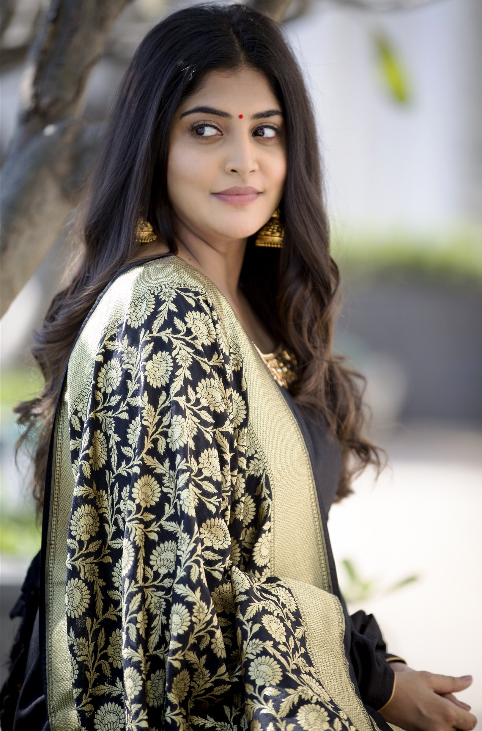Manjima Mohan Hot | Photos | Pics | New Images & HD Wallpapers