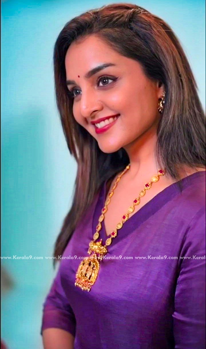 Manju Warrier Hot | Photos | Pics | New Images & HD Wallpapers