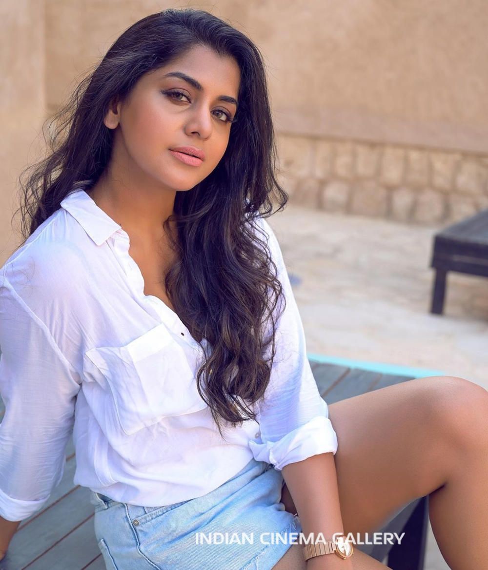 Meera Nandan Hot | Photos | Pics | New Images & HD Wallpapers
