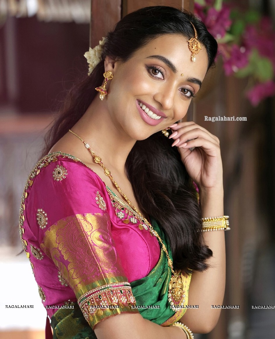 Amrin Qureshi Hot | Photos | Pics | New Images & Wallpapers