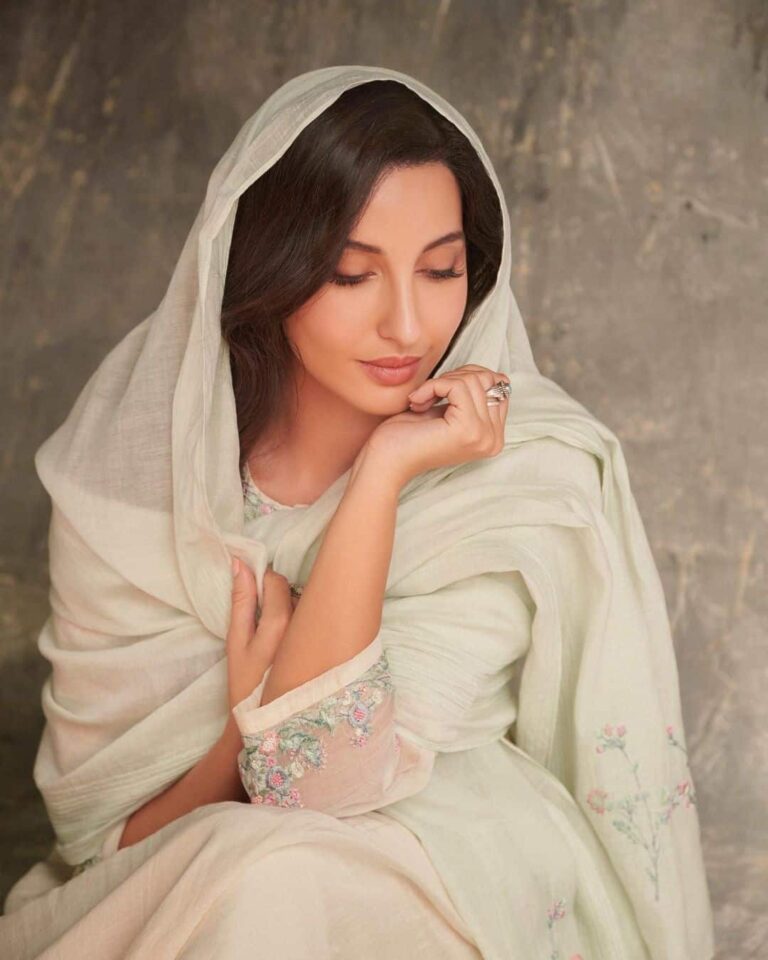Indian Beautiful Girl Photo [HD] Image Download | Wallpaper